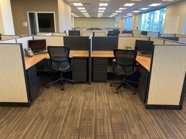Haworth UniGroup Too Bullpen Workstations w/ Storage (5'6" x 6 ...